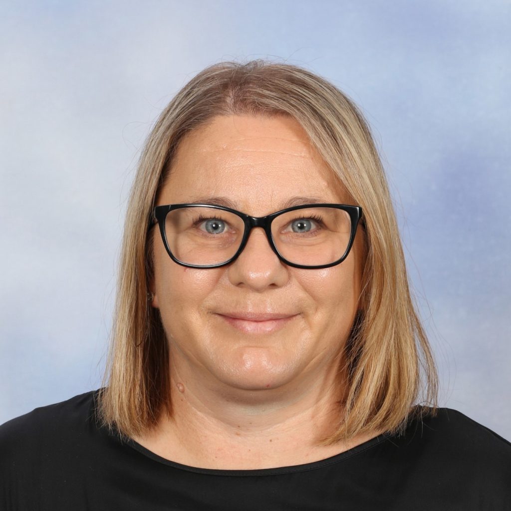 Lynette Jones - Dara School